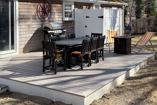 Beautifully Renovated Home Near Scargo Lake With Deck, W/d, Ac, Games, & Yard - Dennis, MA