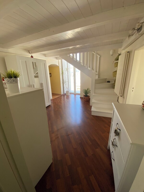 Entire Central Apartment With Fireplace - Castellana Grotte