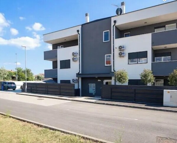 Modern Apartment In A Perfect Location. Sea And Old Town Within Walking Distance - Pula
