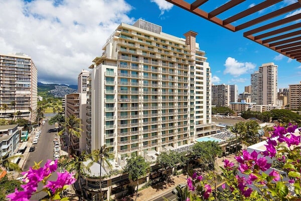 Hilton Garden Comfort: Cityscape Views & Walk To Waikiki Beach | Two Units - Hawaii