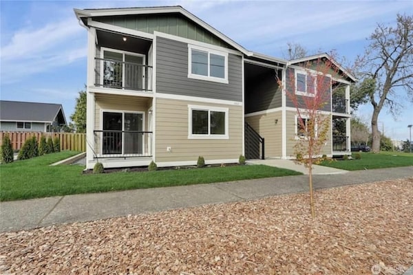 2br Near Tacoma Dome, Downtown, Restaurants & Eqc - Federal Way, WA