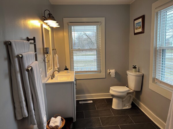 Charming Historic 2-bedroom Farmhouse 4 Miles From Historic Milan With Wifi - Quarry Hill Winery, Berlin Heights