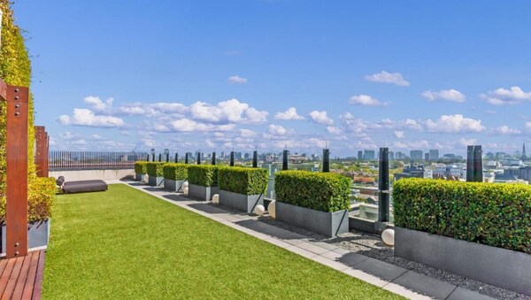 Stylish South Yarra Stay | Pool & Wellness Perks - Ivanhoe