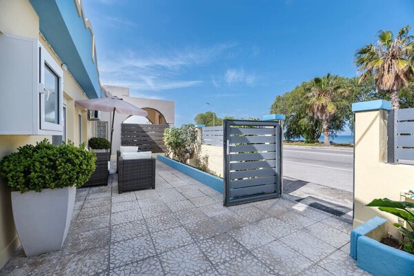 Sun & Waves Beachfront Suite - Turgutreis