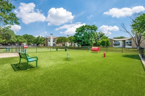 Charming Townhome In Delightful Addison With Space For Everybody!! - Carrollton, TX