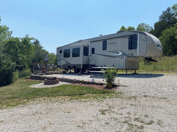 Private Waterfront Glamping Fun At Peppermint Cove For The Whole Family! - Missouri