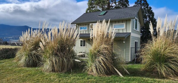 Thistlebee Cottage Just Outside Charming Ashland, Oregon - Ashland, OR