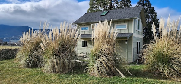 Thistlebee Cottage Just Outside Charming Ashland, Oregon - Ashland, OR