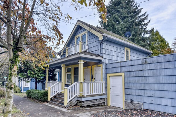 Cozy Furnished 1-bedroom Duplex In North Tabor Utilities Included Pet Friendly! - Vancouver, WA