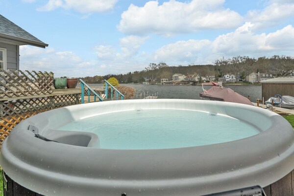 Portage Lakes Retreat - 3 Br Lakefront Home With Hot Tub - Akron, OH
