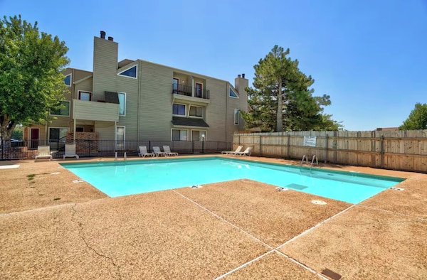 Charming 1-bedroom Condo In Oklahoma City With Pool - Oklahoma City, OK