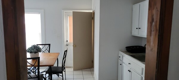 Spacious 4-bedroom Condo With Ac And Wifi In Charming Enfield - コネチカット州