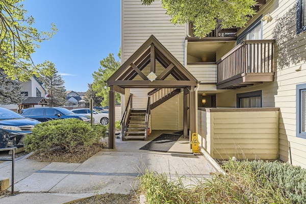 Pool, Laundry In-unit, Super Clean, 2-bed 2-bath, Unique Decor & Gas Fireplace - オーロラ, CO