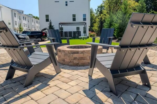 Luxury Meets Location: Stylish 3bd/3.5ba Retreat In The Heart Of Charlotte! - Davis Lake, Charlotte