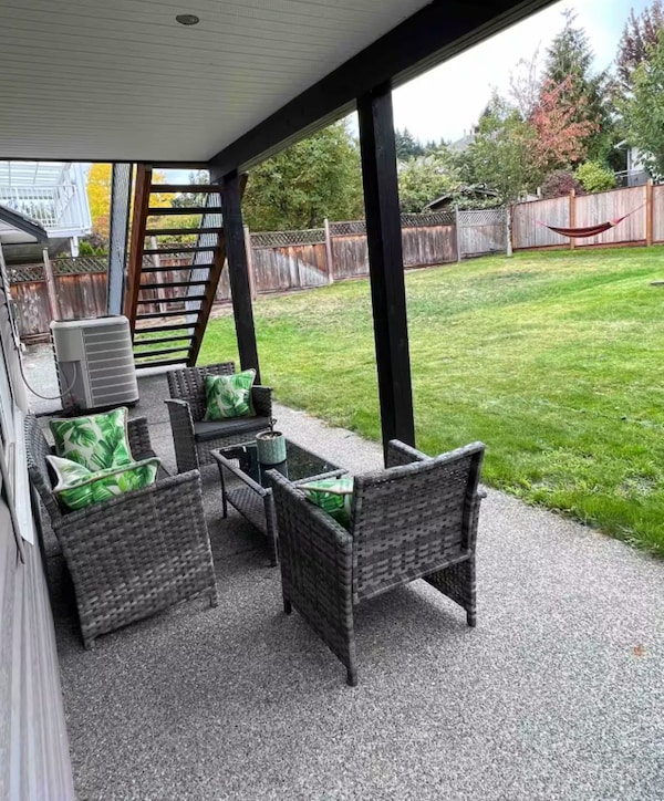 Beautiful Entire 2 Bedroom Suite - Nanaimo