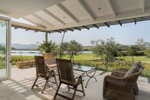 Spacious 5-bedroom House On World Class Security Golf Estate In Stellenbosch - Stellenbosch