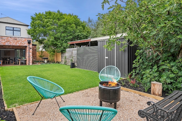 St Helens I Stunning Family Townhouse In Geelong - Lara