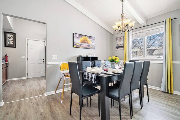 Modern 4-bedroom Retreat - Bennington, NE