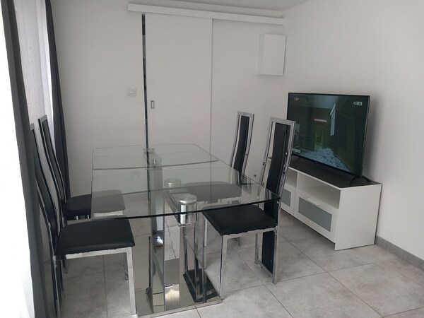 T2 In Quiet Neighborhood With All Comforts - Port-de-Bouc