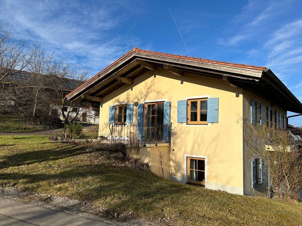 Helle, Gemütliche Ferienwohnung Mit Balkon, 70qm - Taching am See