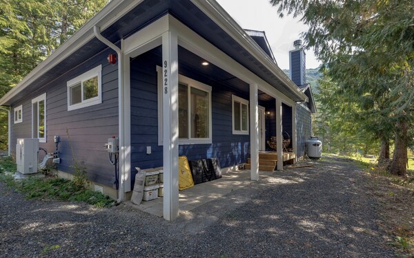 A Re-styled Single Story, 3-bedroom, 2-bath Ranch Style Cabin At Silver Lake - Cultus Lake