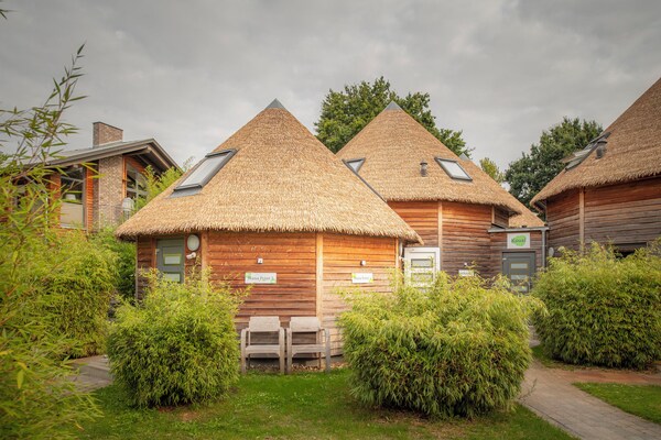 Comfortable Retreat In The "Mana Point 2" Mini-lodge - Neustadt in Holstein