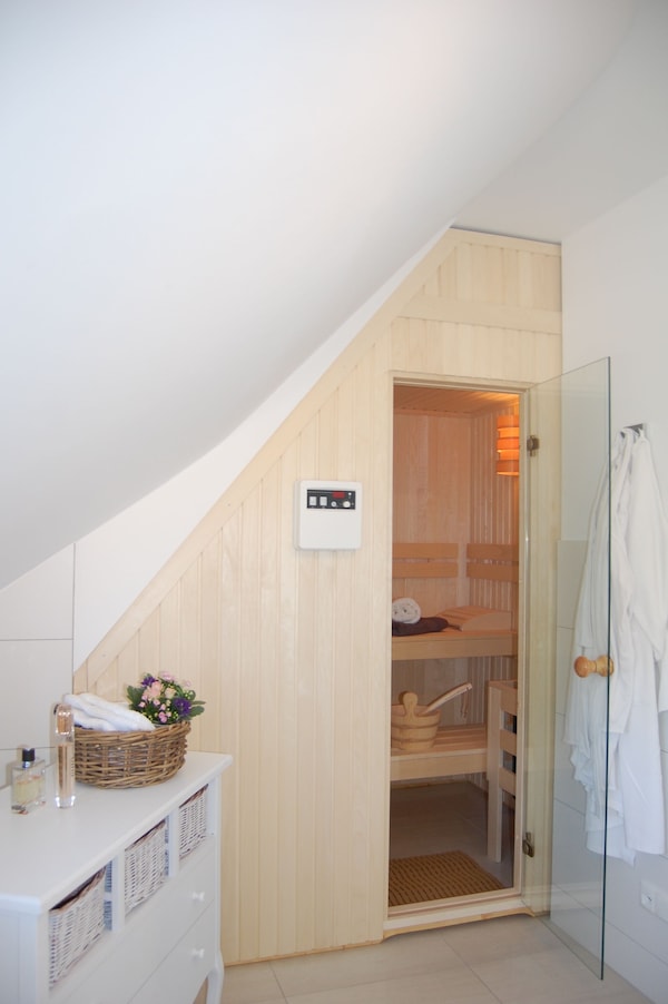 Ferienhaus "Sehart" - Doppelhaushälfte Unter Reetdach Ca.100 M² Für 2-4 Personen - Ahrenshoop