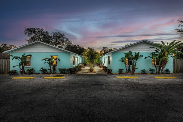 Key West Charm In Tarpon Springs! - Tarpon Springs, FL