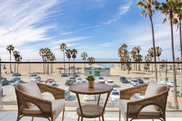 The Santa Monica Sunset - 5,000 Sq Ft Of Beachfront Luxury - Venice Beach, CA