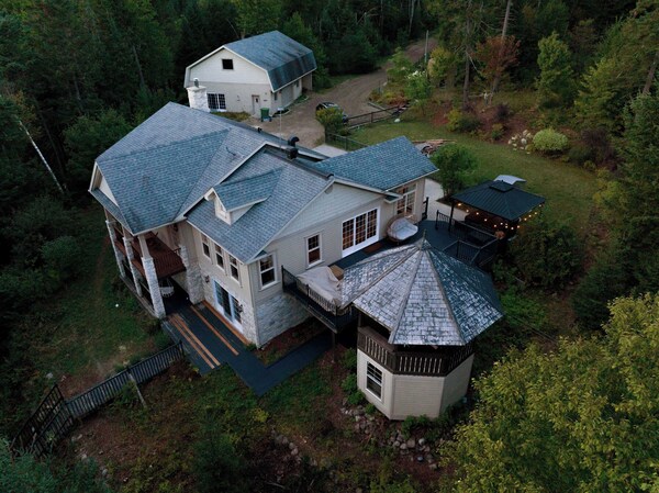Château Val-des-lacs | Absolute Luxury By The Lake - Saint-Donat