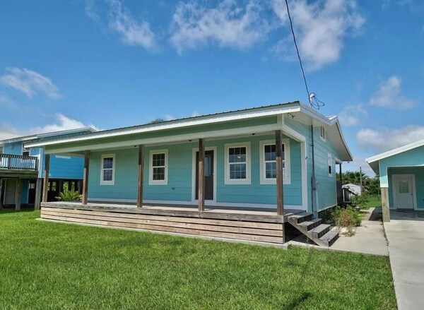 Boat Parking, Huge Yard, 3 Bedrooms, 2 Baths, Close To Fishing And The Beach - Aransas Pass, TX