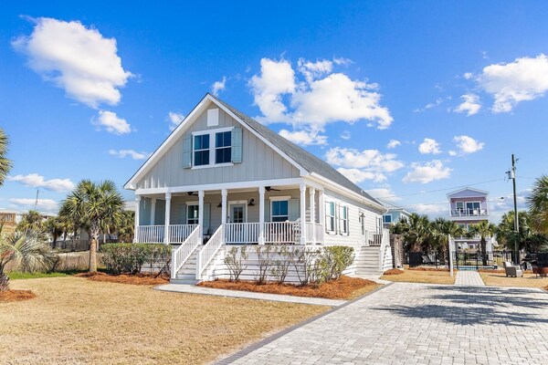 Summer Availability! Beach Views! 2 Blocks From Beach Access! Private Pool! - Mexico Beach, FL