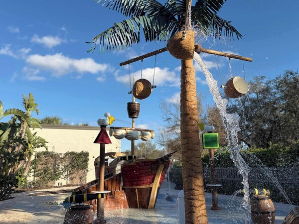 Golden Escape: The Start Of Your Magical Vacation! - Davenport, FL
