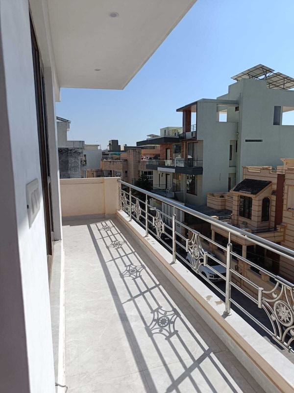 Marvelous Bungalow With Ac In Udaipur - 2 Bedrooms Available - Udaipur