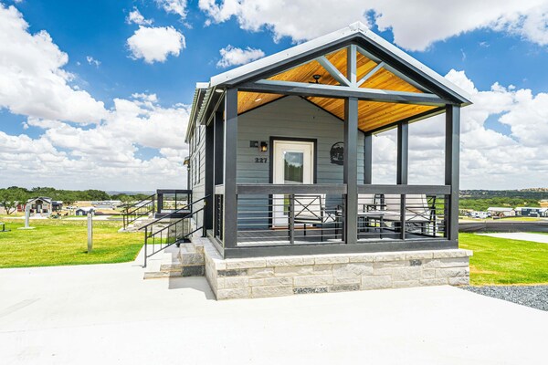Pet-friendly 'Tiny Treasure' Features Loft Sleeping Space And Modern Kitchen With Prime Location For - Luckenbach, TX