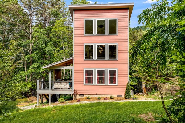 Pet Friendly Barbie House W/ Hot Tub, 5 Min From Town/15 Min To Asheville - Black Mountain, NC