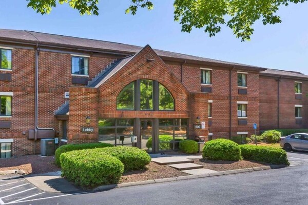 Deluxe Double Studio At Extended Stay Cary 1 - Cary, NC