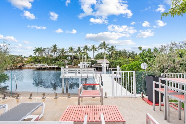 Unique Retreat - Unit C: Charming 2nd-floor Escape - Deerfield Beach, FL
