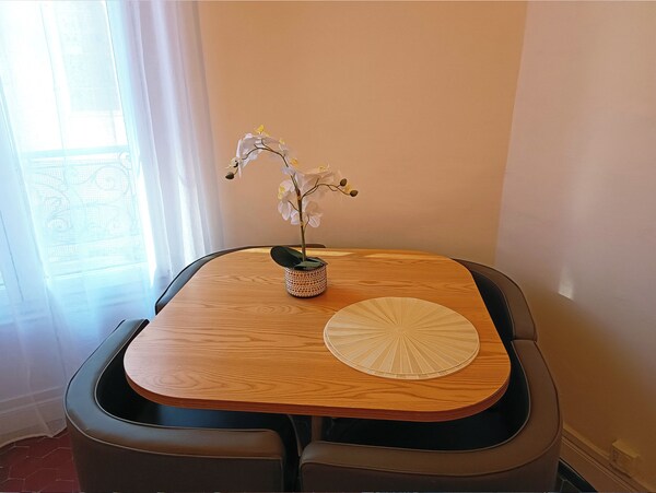 Appartement Charmant 3 Pièces - Centre Ville - ibis budget Nice Californie Lenval
