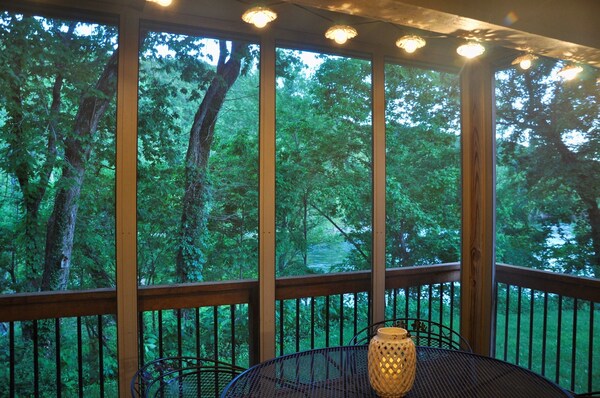 "Best Of The Pointe"  Lake Front~walk-in/end Unit~trout~golf~pickleball~pool - Missouri