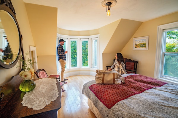 Romantic Victorian Guest Room For Two Close To The Ocean And Hiking Trails - Nova Scotia