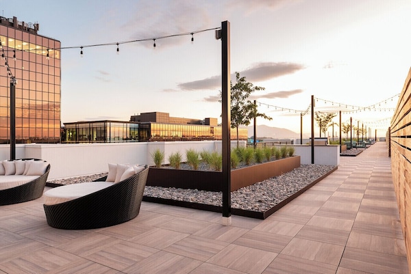 Charming Apartment In Superb Salt Lake City With Gym - Pay Garage Parking - Salt Lake City, UT