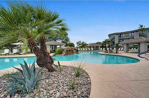 Top Floor》sleeps 4next To Kierland Golf⟫  Parking - Phoenix, AZ