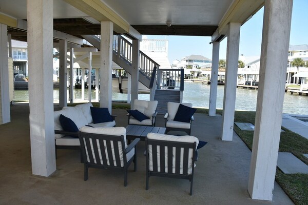 Luxury Galveston Waterfront Escape  Amazing Pool, Spa & Canal Views! - Galveston Island, TX
