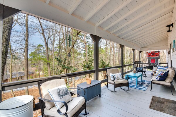 3 Mi To Marietta Square: Hot Tub Haven W/ 2 Patios - Kennesaw, GA