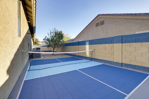 Putting Green & Hot Tub: Goodyear Retreat! - Goodyear, AZ
