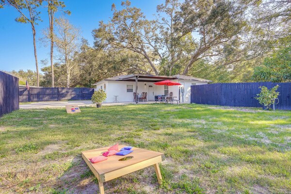 12 Mi To Dtwn Tampa: Vibrant Home W/ Outdoor Space - Land O' Lakes, FL