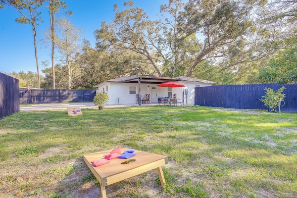 12 Mi To Dtwn Tampa: Vibrant Home W/ Outdoor Space - Temple Terrace