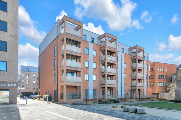Stylish 2-bedroom Apartment With City Views & Cosy Vibe. - Dartford