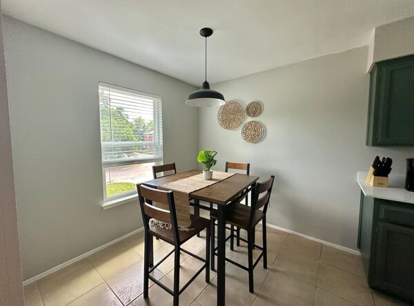 Cozy 2-bedroom Apartment In Wonderful Arlington With Wifi, Ac - Bedford, TX